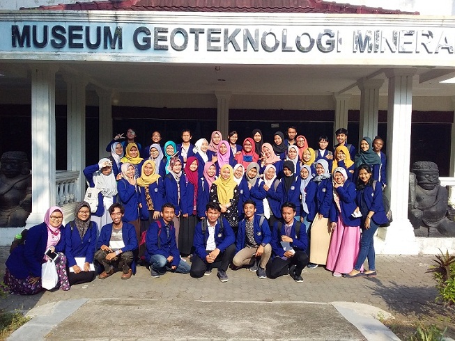Mahasiswa Pendidikan Biologi A 2016, melakukan kunjungan ke Museum ... Mahasiswa Pendidikan Biologi A 2016, melakukan kunjungan ke Museum ...